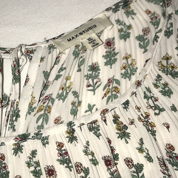 Max Studio | Tops | Max Studio Sleeveless Blouse | Poshmark